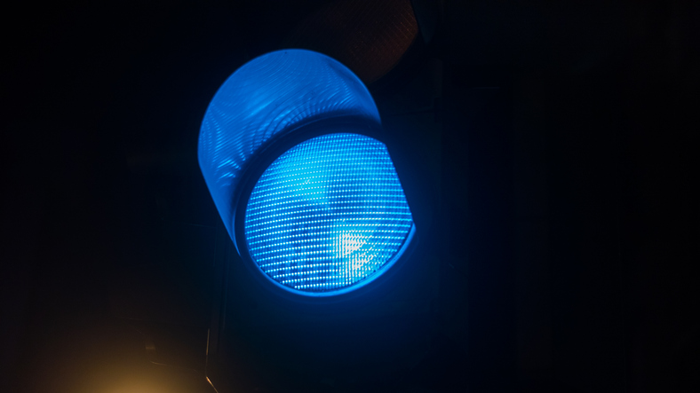 How Blue Lights on Traffic Lights Are Enhancing Road Safety in Naples
